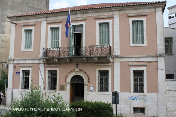 Εικαστική Έκθεση και απτικές μουσειοπαιδαγωγικές δράσεις στη Δημοτική ...